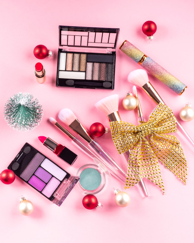 Your #1 Holiday Makeup Gift Set Guide – So Healthy & Well
